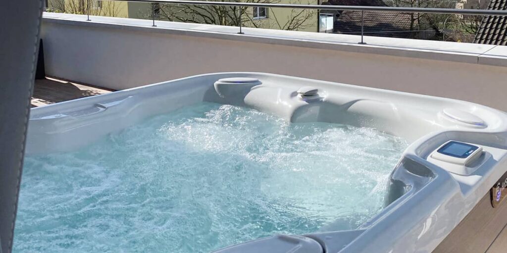 Whirlpool auf Balkon oder Terrasse - | HotSpring Whirlpool Schweiz